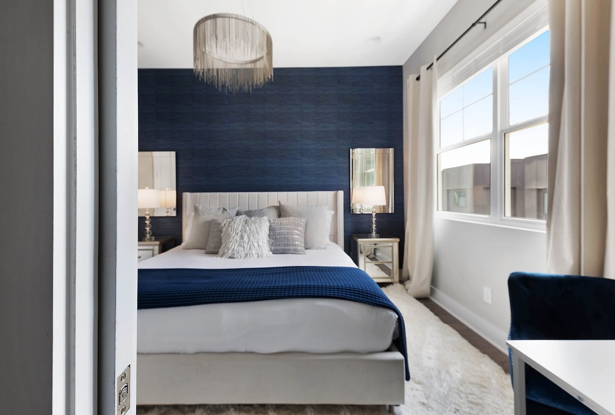 The Bluebell - Rooftop Lounge with Hot Tub! | Journey Rewards™